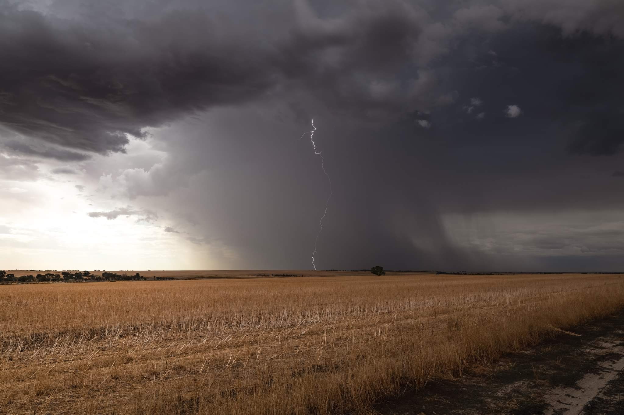 Fire and lightning plague WA, with extreme heat on the horizon