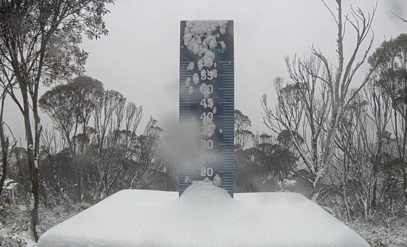Surprisingly heavy mainland snowfall overnight
