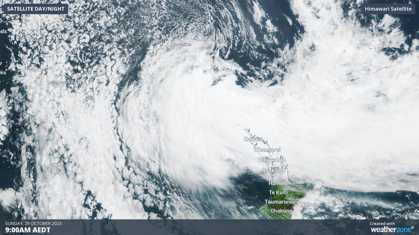 Deep subtropical low rapidly approaching New Zealand