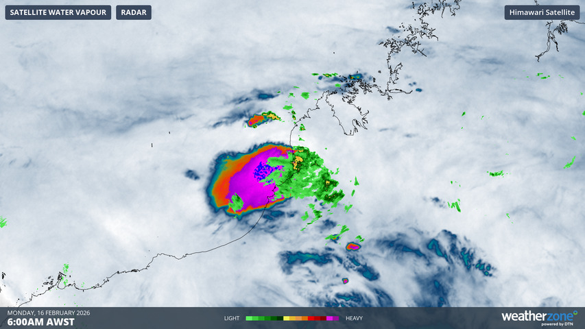 Relentless heavy rain sweeps through Broome